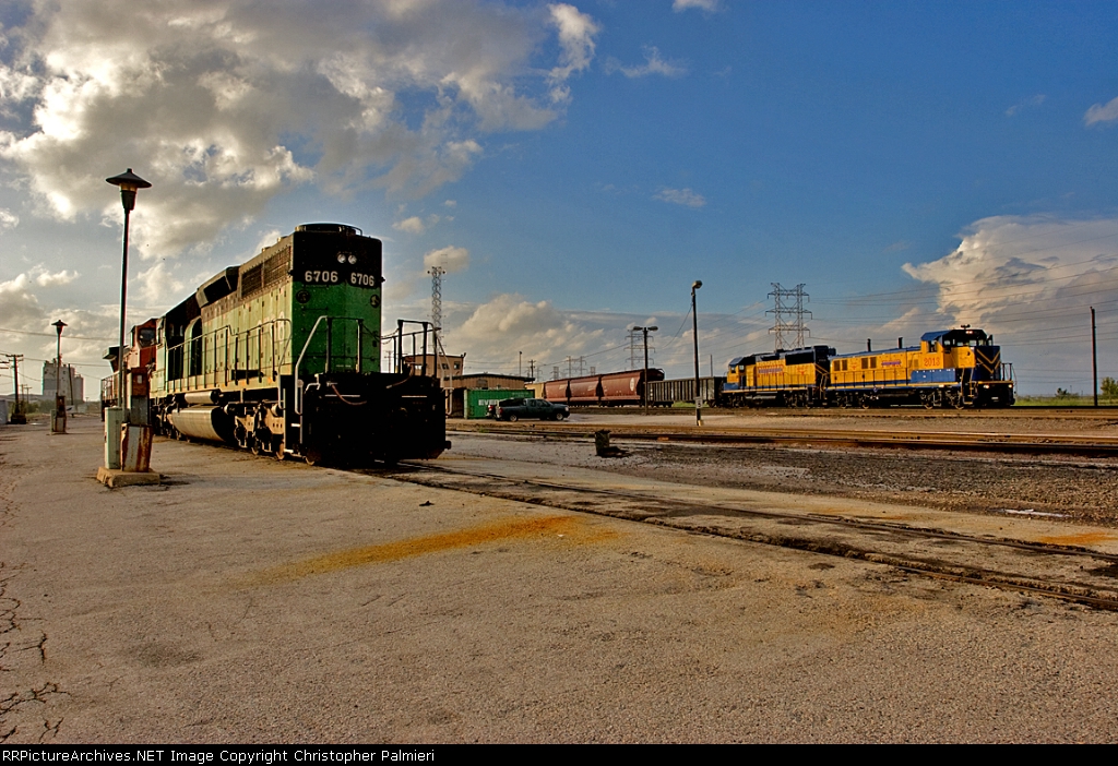 BNSF 6706 and FWWR 2013